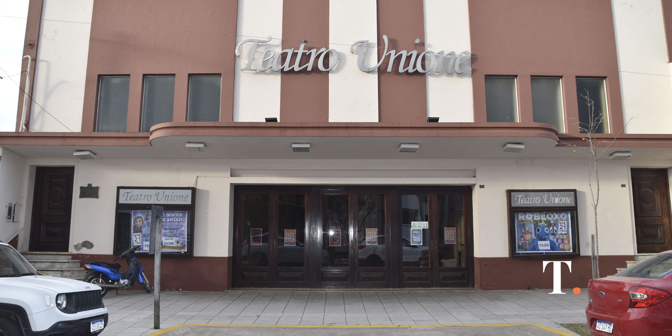 El empresario Carlos Rottemberg visitó Dolores y recorrió el teatro Unione